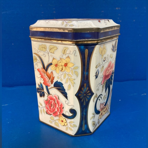 Accents | Vintage Daher Floral Blue And White Tin Cannister | Poshmark
